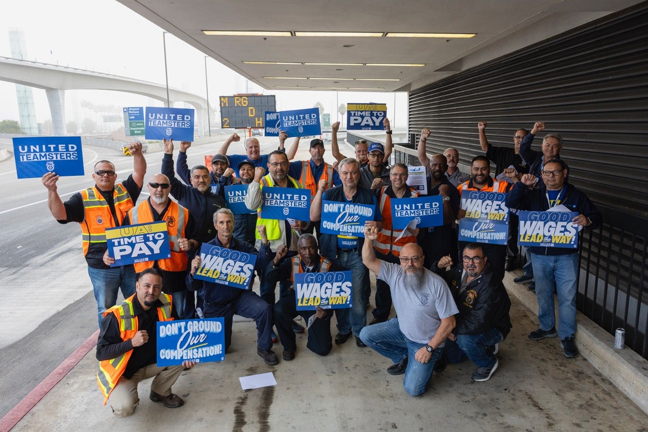 United Airlines Teamsters Rally Nationwide for a Strong Contract ...