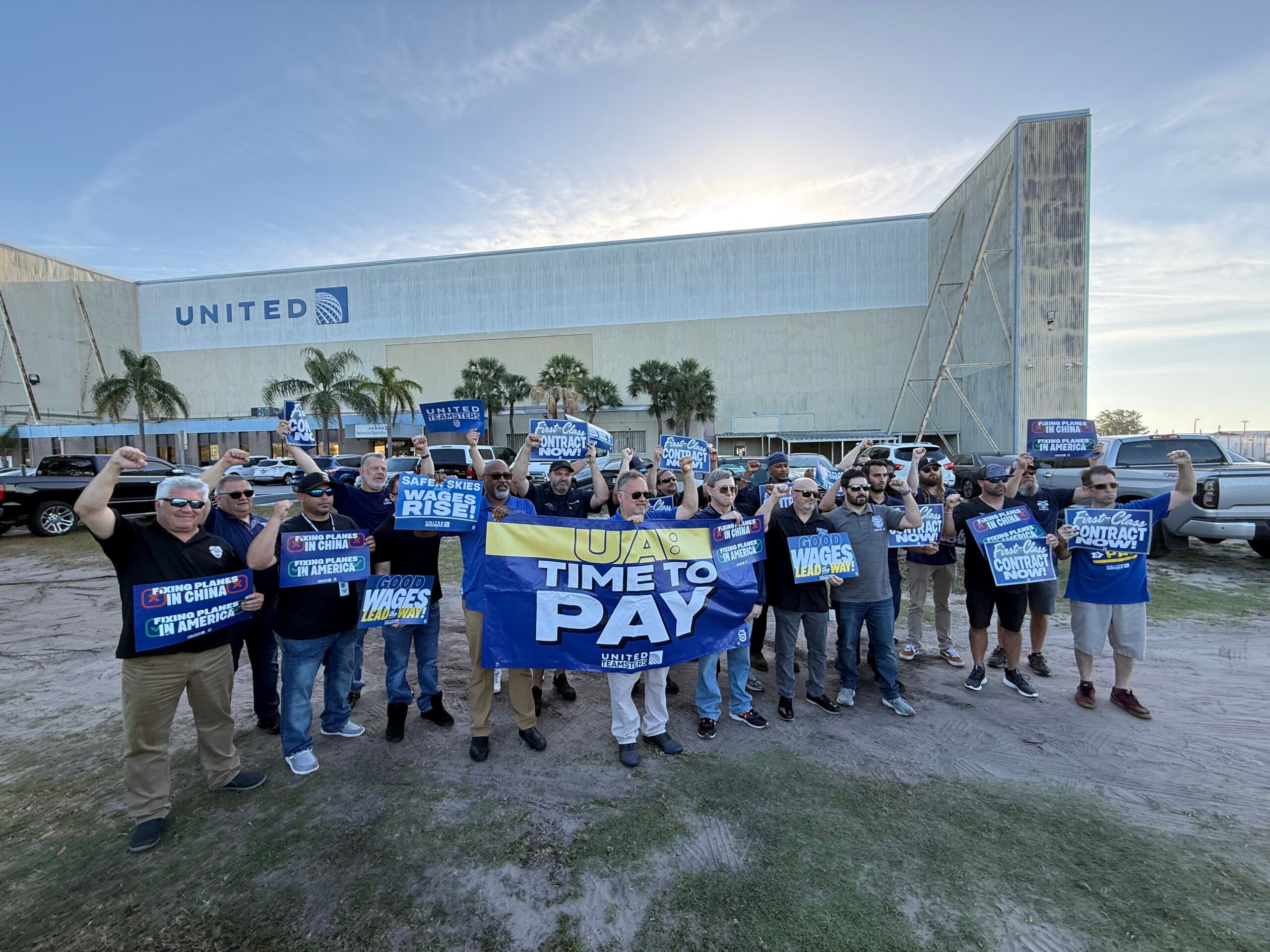 United Airlines Teamsters Rally at Orlando International Airport ...